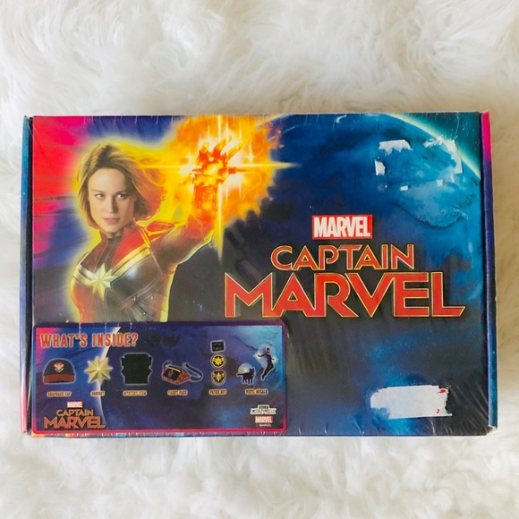 Culturefly | Toys | Culturefly Captain Marvel Collectors Box Toy Set ...